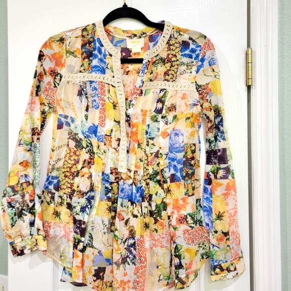 Maeve | Tops | Antropologie Maeve Floral Print Lightweight Top ...